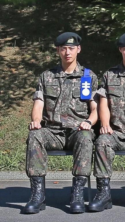 Lagi Wamil, Cha Eun Woo Jadi Bintang di Pusat Pelatihan Militer